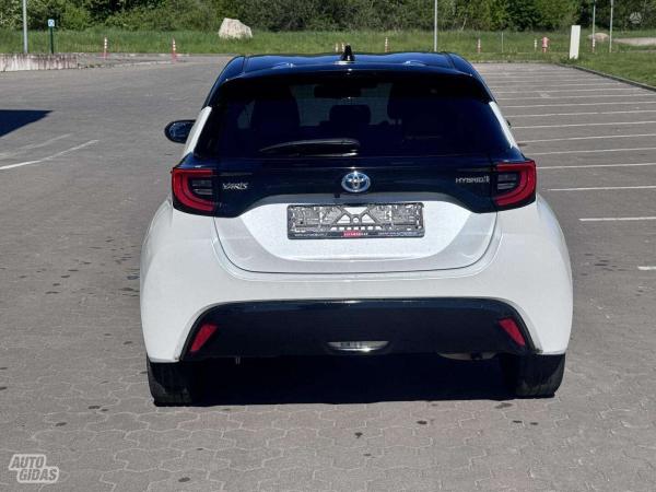 White Toyota Yaris 2022 in Vilnius, with an engine capacity of 1.50 L and mileage of 40 thousand km for 19950 €, photo 8 on AUTOMOTO.COM.LV