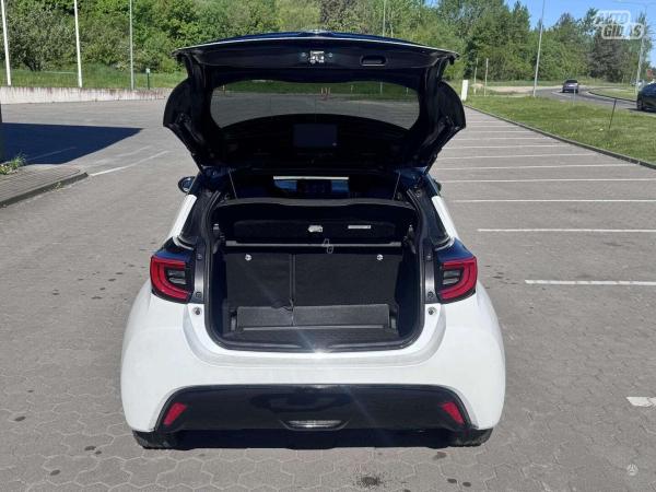 White Toyota Yaris 2022 in Vilnius, with an engine capacity of 1.50 L and mileage of 40 thousand km for 19950 €, photo 10 on AUTOMOTO.COM.LV