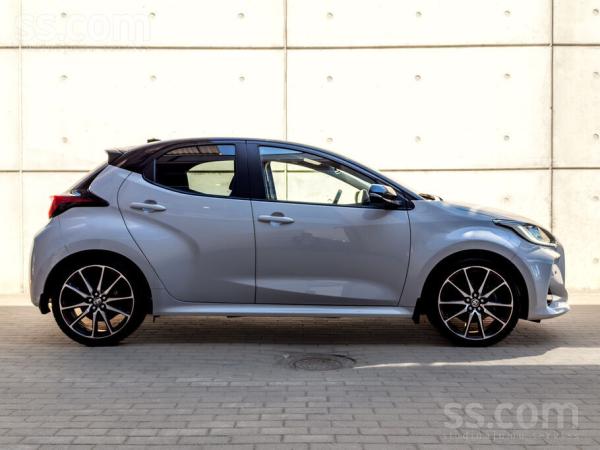 White Toyota Yaris 2022 in Riga, with an engine capacity of 1.50 L and mileage of 94 thousand km for 21900 €, photo 4 on AUTOMOTO.COM.LV