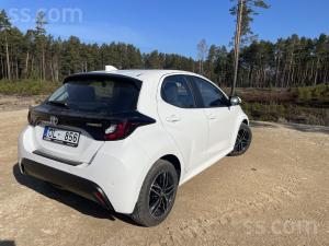 Balts Toyota Yaris 2022 Rīga, ar dzinēja tilpumu 1.50 L un nobraukumu 47 tūkst. km par 14200 €, foto  vietnē AUTOMOTO.COM.LV