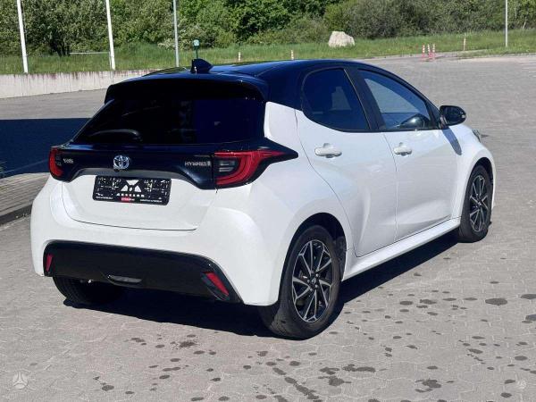 Balts Toyota Yaris 2022 Viļņa, ar dzinēja tilpumu 1.49 L un nobraukumu 40 tūkst. km par 19950 €, foto 7 vietnē AUTOMOTO.COM.LV