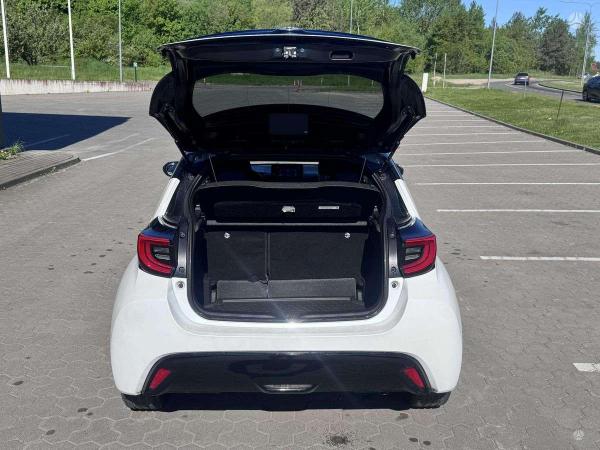 Balts Toyota Yaris 2022 Viļņa, ar dzinēja tilpumu 1.49 L un nobraukumu 40 tūkst. km par 19950 €, foto 10 vietnē AUTOMOTO.COM.LV