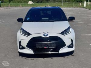 Белый Тойота Ярис 2022 в Вильнюс, объемом двигателя 1.50 л и пробегом 40 тыс. км за 18950 €, фото 3 на AUTOMOTO.COM.LV