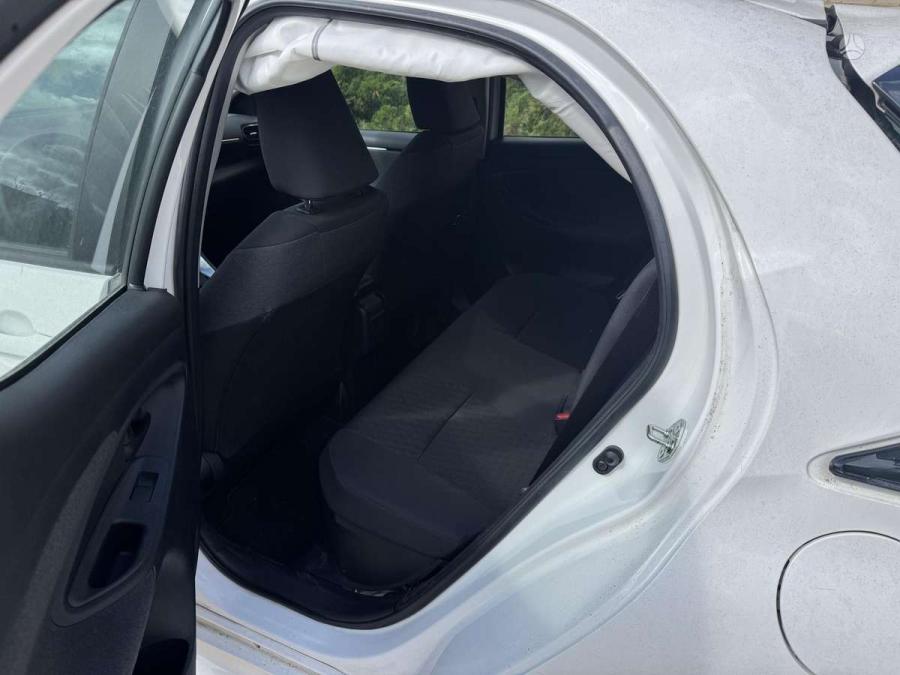 White Toyota Yaris 2022 in Gargzdai, with an engine capacity of 1.49 L and mileage of 30 thousand km for 8500 €, photo 8 on AUTOMOTO.COM.LV