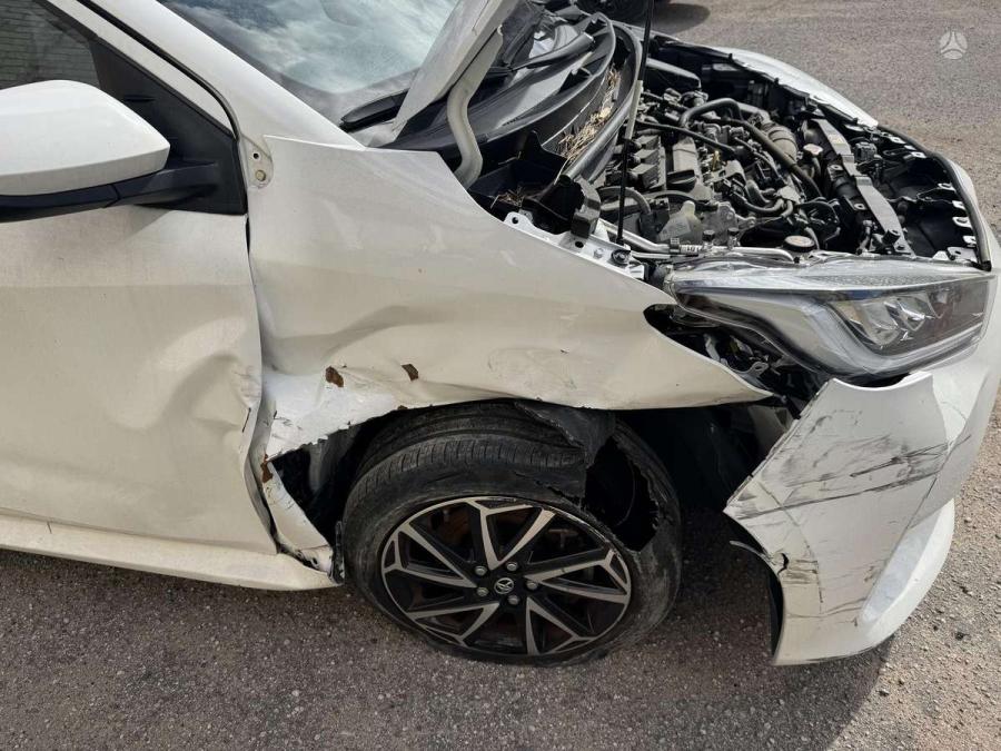White Toyota Yaris 2022 in Gargzdai, with an engine capacity of 1.49 L and mileage of 30 thousand km for 8500 €, photo 14 on AUTOMOTO.COM.LV