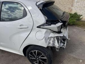 White Toyota Yaris 2022 in Gargzdai, with an engine capacity of 1.49 L and mileage of 30 thousand km for 8500 €, photo 15 on AUTOMOTO.COM.LV
