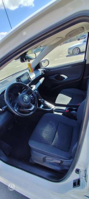 Balts Toyota Yaris 2022 Klaipėda, ar dzinēja tilpumu 1.50 L un nobraukumu 35 tūkst. km par 16500 €, foto 9 vietnē AUTOMOTO.COM.LV