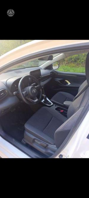 Balts Toyota Yaris 2022 Viļņa, ar dzinēja tilpumu 1.49 L un nobraukumu 27 tūkst. km par 17900 €, foto 9 vietnē AUTOMOTO.COM.LV