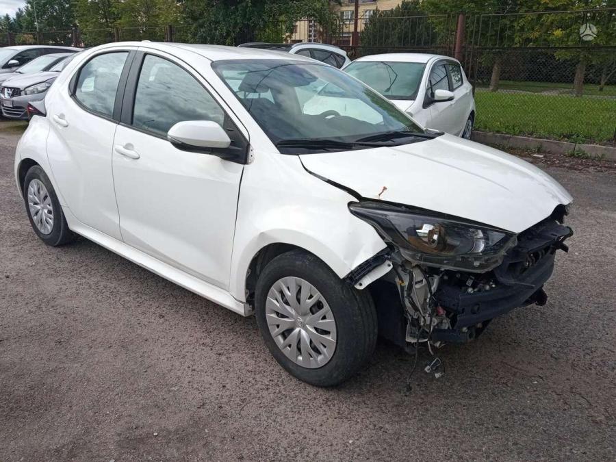 Balts Toyota Yaris 2022 Panevēža, ar dzinēja tilpumu 1.49 L un nobraukumu 44 tūkst. km par 6000 €, foto 1 vietnē AUTOMOTO.COM.LV