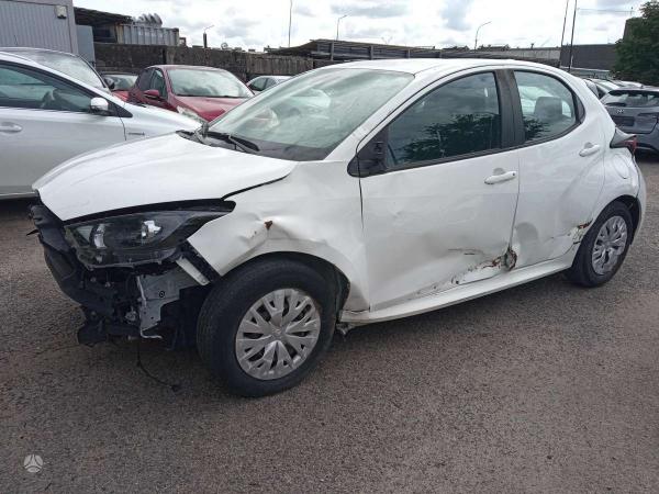 Balts Toyota Yaris 2022 Panevēža, ar dzinēja tilpumu 1.49 L un nobraukumu 44 tūkst. km par 6000 €, foto 10 vietnē AUTOMOTO.COM.LV