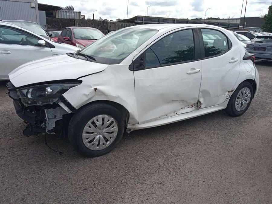 Balts Toyota Yaris 2022 Panevēža, ar dzinēja tilpumu 1.49 L un nobraukumu 44 tūkst. km par 6000 €, foto 12 vietnē AUTOMOTO.COM.LV