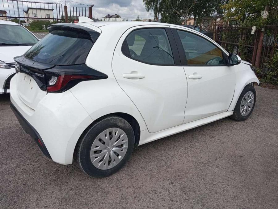 Balts Toyota Yaris 2022 Panevēža, ar dzinēja tilpumu 1.49 L un nobraukumu 44 tūkst. km par 6000 €, foto 18 vietnē AUTOMOTO.COM.LV