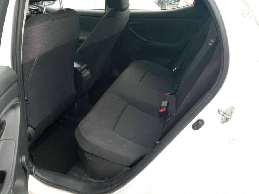 Balts Toyota Yaris 2022 Panevēža, ar dzinēja tilpumu 1.49 L un nobraukumu 44 tūkst. km par 6000 €, foto 20 vietnē AUTOMOTO.COM.LV