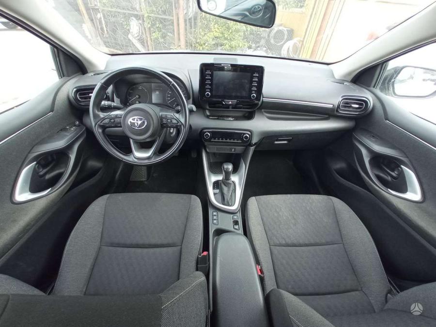 Balts Toyota Yaris 2022 Panevēža, ar dzinēja tilpumu 1.49 L un nobraukumu 44 tūkst. km par 6000 €, foto 22 vietnē AUTOMOTO.COM.LV