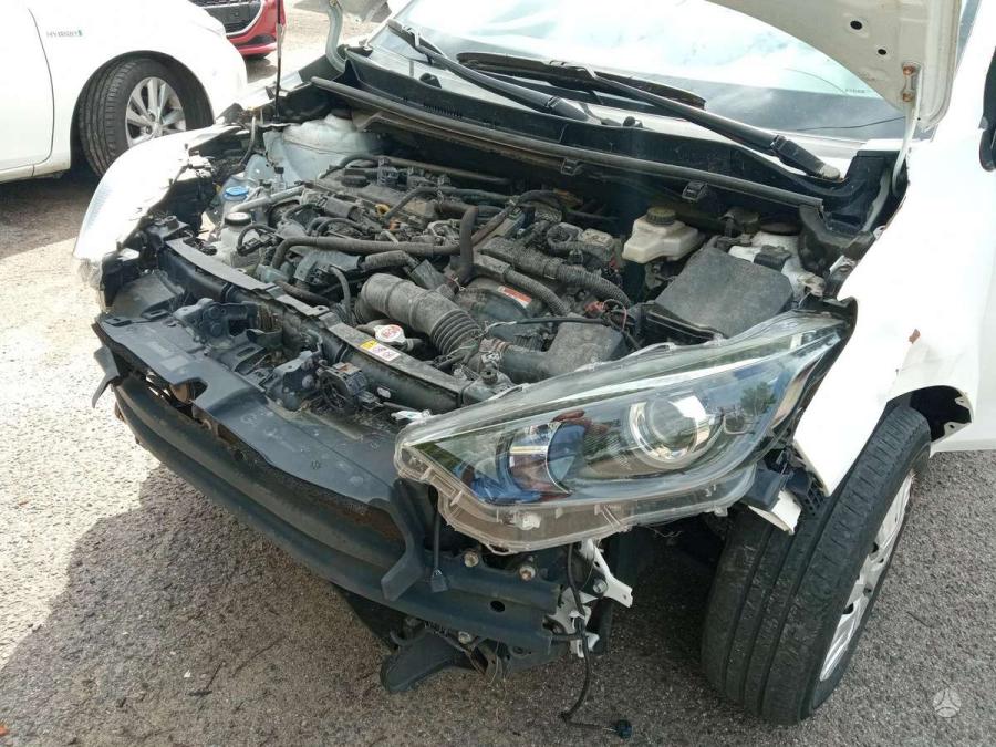 Balts Toyota Yaris 2022 Panevēža, ar dzinēja tilpumu 1.49 L un nobraukumu 44 tūkst. km par 6000 €, foto 41 vietnē AUTOMOTO.COM.LV
