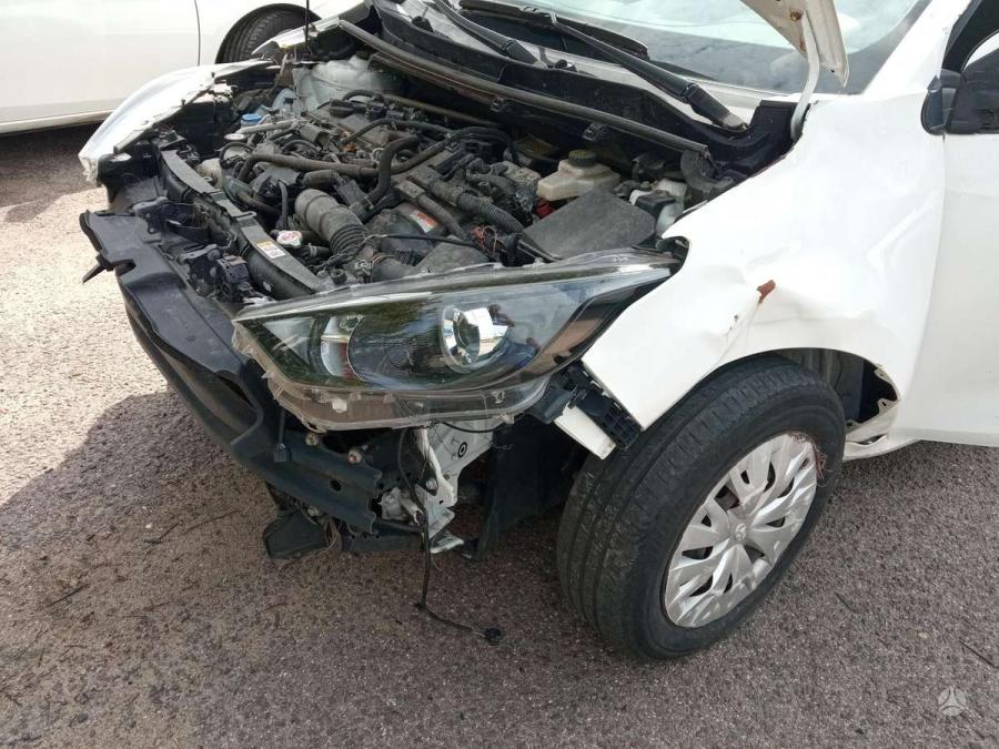 Balts Toyota Yaris 2022 Panevēža, ar dzinēja tilpumu 1.49 L un nobraukumu 44 tūkst. km par 6000 €, foto 42 vietnē AUTOMOTO.COM.LV