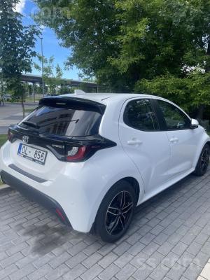 Balts Toyota Yaris 2022 Rīga, ar dzinēja tilpumu 1.50 L un nobraukumu 49 tūkst. km par 14900 €, foto 3 vietnē AUTOMOTO.COM.LV