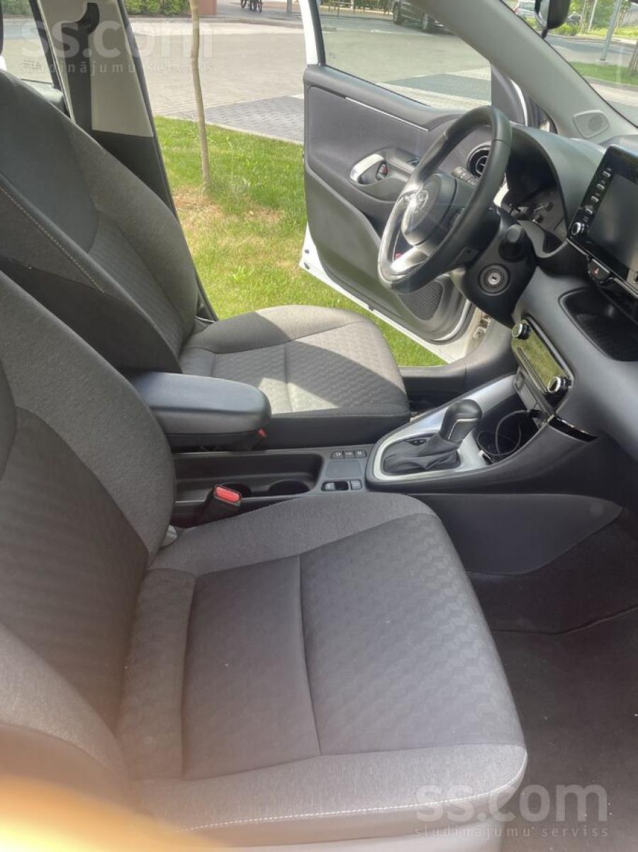 Balts Toyota Yaris 2022 Rīga, ar dzinēja tilpumu 1.50 L un nobraukumu 49 tūkst. km par 14900 €, foto 5 vietnē AUTOMOTO.COM.LV