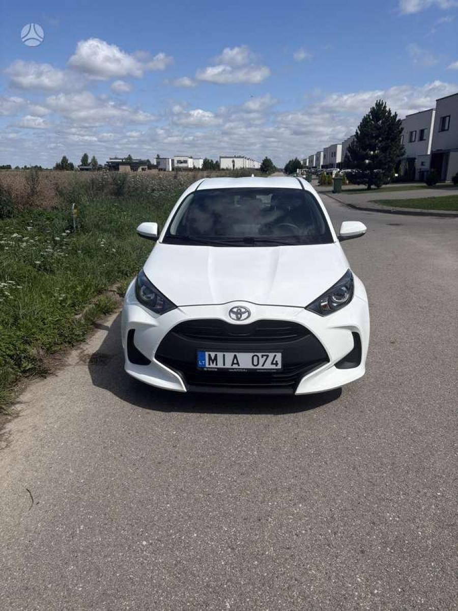 Balts Toyota Yaris 2022 Kauņa, ar dzinēja tilpumu 1.00 L un nobraukumu 64 tūkst. km par 12690 €, foto 5 vietnē AUTOMOTO.COM.LV