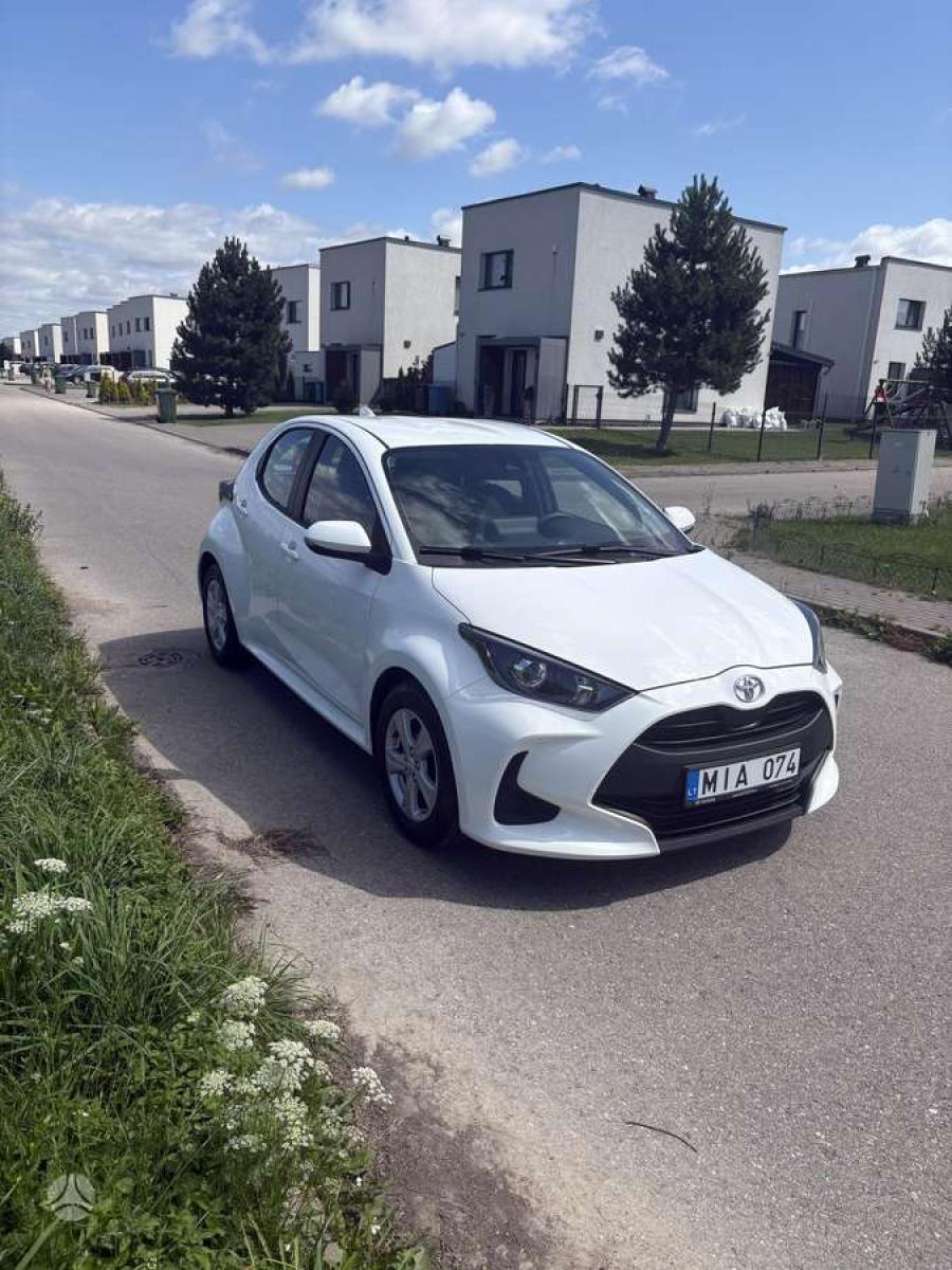 Balts Toyota Yaris 2022 Kauņa, ar dzinēja tilpumu 1.00 L un nobraukumu 64 tūkst. km par 12690 €, foto 6 vietnē AUTOMOTO.COM.LV