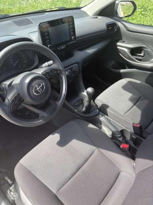 Balts Toyota Yaris 2022 Kauņa, ar dzinēja tilpumu 1.00 L un nobraukumu 64 tūkst. km par 12690 €, foto 7 vietnē AUTOMOTO.COM.LV