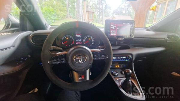 Balts Toyota Yaris 2022 Jūrmala, ar dzinēja tilpumu 1.60 L un nobraukumu 19 tūkst. km par 36000 €, foto 5 vietnē AUTOMOTO.COM.LV