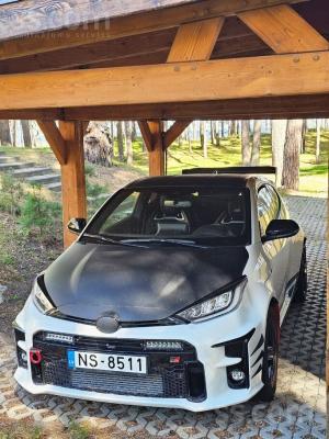 White Toyota Yaris 2022 in Jurmala, with an engine capacity of 1.60 L and mileage of 19 thousand km for 36000 €, photo  on AUTOMOTO.COM.LV