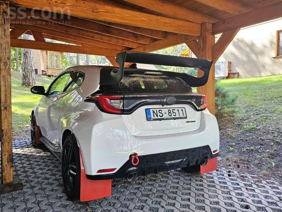 White Toyota Yaris 2022 in Jurmala, with an engine capacity of 1.60 L and mileage of 19 thousand km for 36000 €, photo 4 on AUTOMOTO.COM.LV