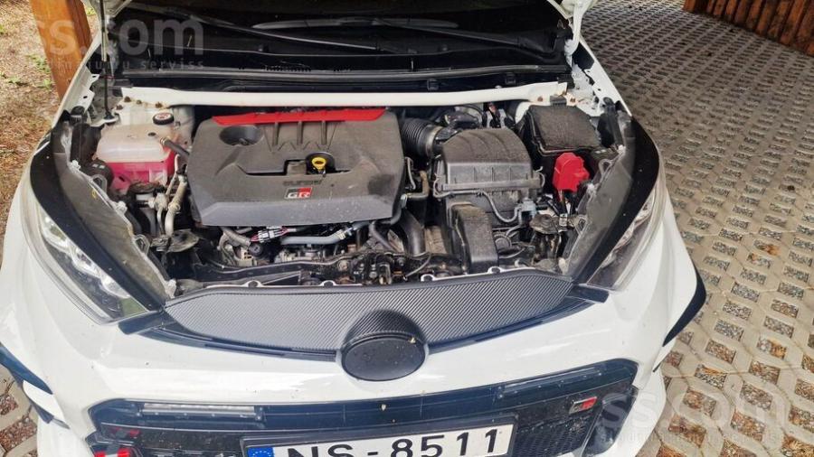 White Toyota Yaris 2022 in Jurmala, with an engine capacity of 1.60 L and mileage of 19 thousand km for 36000 €, photo 7 on AUTOMOTO.COM.LV