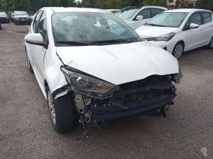 White Toyota Yaris 2022 in Panevezys, with an engine capacity of 1.49 L and mileage of 44 thousand km for 6500 €, photo 5 on AUTOMOTO.COM.LV