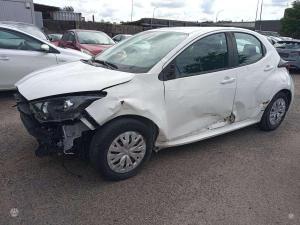 White Toyota Yaris 2022 in Panevezys, with an engine capacity of 1.49 L and mileage of 44 thousand km for 6500 €, photo 11 on AUTOMOTO.COM.LV