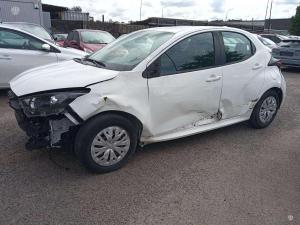 White Toyota Yaris 2022 in Panevezys, with an engine capacity of 1.49 L and mileage of 44 thousand km for 6500 €, photo 12 on AUTOMOTO.COM.LV