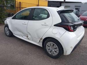 White Toyota Yaris 2022 in Panevezys, with an engine capacity of 1.49 L and mileage of 44 thousand km for 6500 €, photo 13 on AUTOMOTO.COM.LV