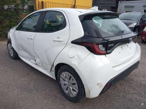 White Toyota Yaris 2022 in Panevezys, with an engine capacity of 1.49 L and mileage of 44 thousand km for 6500 €, photo 14 on AUTOMOTO.COM.LV
