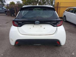 White Toyota Yaris 2022 in Panevezys, with an engine capacity of 1.49 L and mileage of 44 thousand km for 6500 €, photo 15 on AUTOMOTO.COM.LV