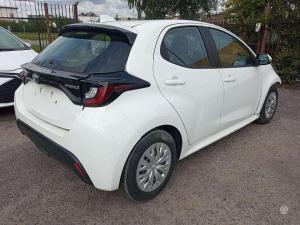 White Toyota Yaris 2022 in Panevezys, with an engine capacity of 1.49 L and mileage of 44 thousand km for 6500 €, photo 17 on AUTOMOTO.COM.LV