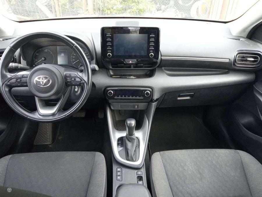 White Toyota Yaris 2022 in Panevezys, with an engine capacity of 1.49 L and mileage of 44 thousand km for 6500 €, photo 21 on AUTOMOTO.COM.LV