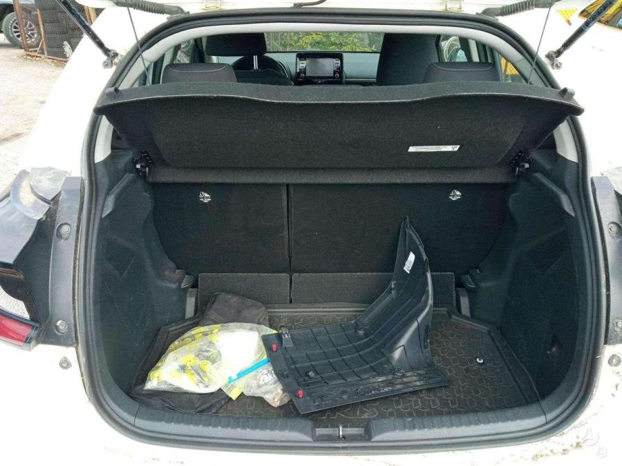 White Toyota Yaris 2022 in Panevezys, with an engine capacity of 1.49 L and mileage of 44 thousand km for 6500 €, photo 23 on AUTOMOTO.COM.LV