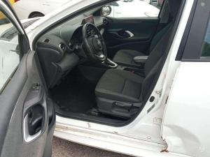 White Toyota Yaris 2022 in Panevezys, with an engine capacity of 1.49 L and mileage of 44 thousand km for 6500 €, photo 24 on AUTOMOTO.COM.LV