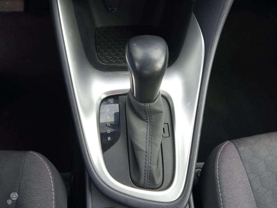 White Toyota Yaris 2022 in Panevezys, with an engine capacity of 1.49 L and mileage of 44 thousand km for 6500 €, photo 26 on AUTOMOTO.COM.LV