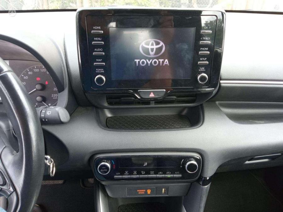 White Toyota Yaris 2022 in Panevezys, with an engine capacity of 1.49 L and mileage of 44 thousand km for 6500 €, photo 27 on AUTOMOTO.COM.LV