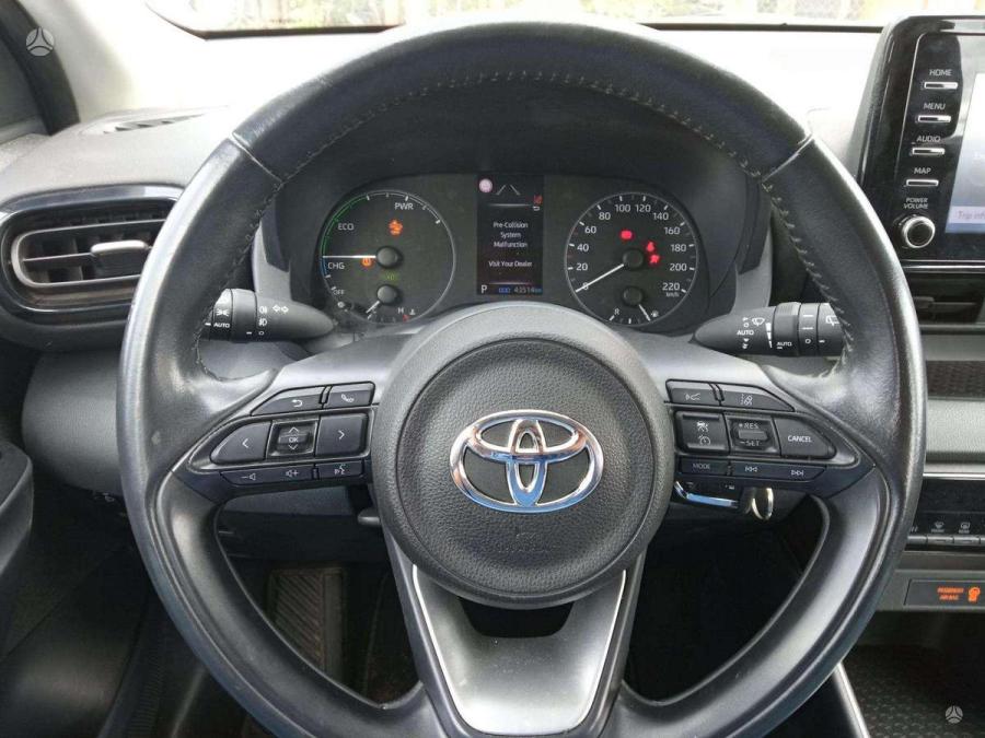 White Toyota Yaris 2022 in Panevezys, with an engine capacity of 1.49 L and mileage of 44 thousand km for 6500 €, photo 30 on AUTOMOTO.COM.LV