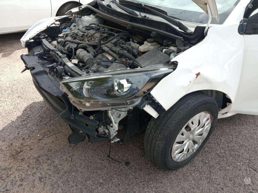 White Toyota Yaris 2022 in Panevezys, with an engine capacity of 1.49 L and mileage of 44 thousand km for 6500 €, photo 42 on AUTOMOTO.COM.LV