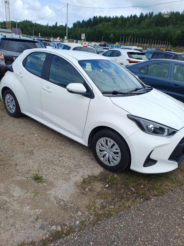 Balts Toyota Yaris 2022 Viļņa, ar dzinēja tilpumu 1.49 L un nobraukumu 37 tūkst. km par 14500 €, foto 4 vietnē AUTOMOTO.COM.LV