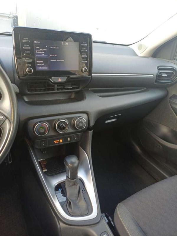 Balts Toyota Yaris 2022 Viļņa, ar dzinēja tilpumu 1.49 L un nobraukumu 37 tūkst. km par 14500 €, foto 10 vietnē AUTOMOTO.COM.LV