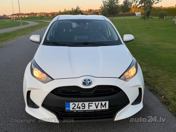 White Toyota Yaris 2022 in Tallinn, with an engine capacity of 1.50 L and mileage of 159 thousand km for 11800 €, photo 4 on AUTOMOTO.COM.LV