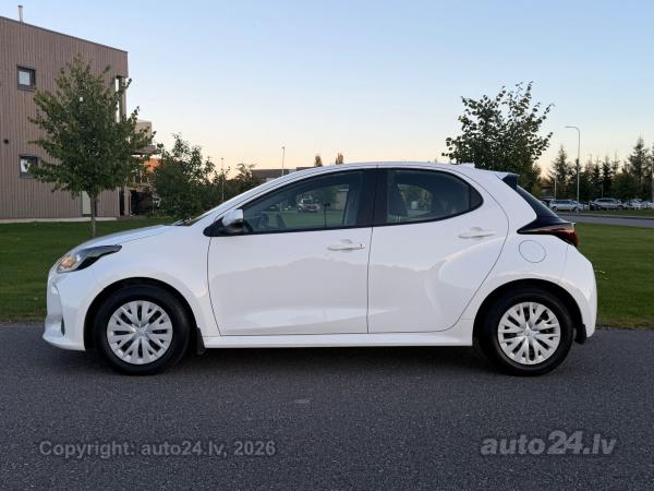 White Toyota Yaris 2022 in Tallinn, with an engine capacity of 1.50 L and mileage of 159 thousand km for 11800 €, photo 6 on AUTOMOTO.COM.LV