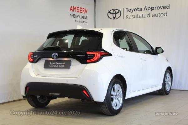Balts Toyota Yaris 2023 Tallina, ar dzinēja tilpumu 1.50 L un nobraukumu 55 tūkst. km par 20290 €, foto 2 vietnē AUTOMOTO.COM.LV