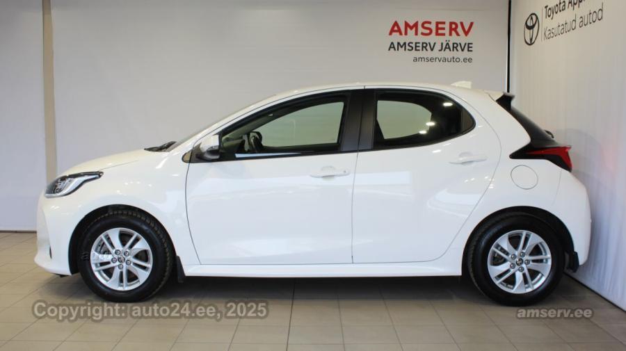 Balts Toyota Yaris 2023 Tallina, ar dzinēja tilpumu 1.50 L un nobraukumu 55 tūkst. km par 20290 €, foto 3 vietnē AUTOMOTO.COM.LV