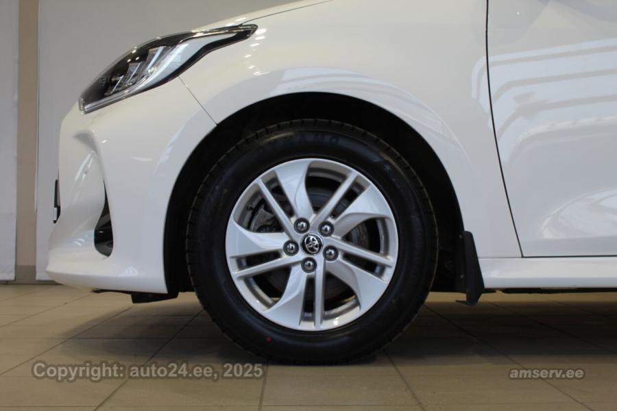 Balts Toyota Yaris 2023 Tallina, ar dzinēja tilpumu 1.50 L un nobraukumu 55 tūkst. km par 20290 €, foto 15 vietnē AUTOMOTO.COM.LV